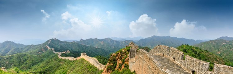 China - Walking over the Great Wall of China | Connections.be